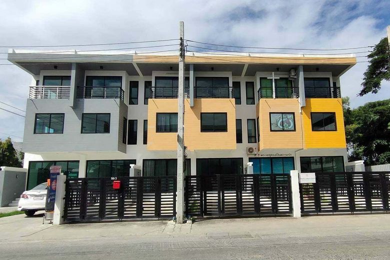 Baan Thananda Chalermprakiat Ror 9 Soi 48, - 1 Townhouse for sale and ...